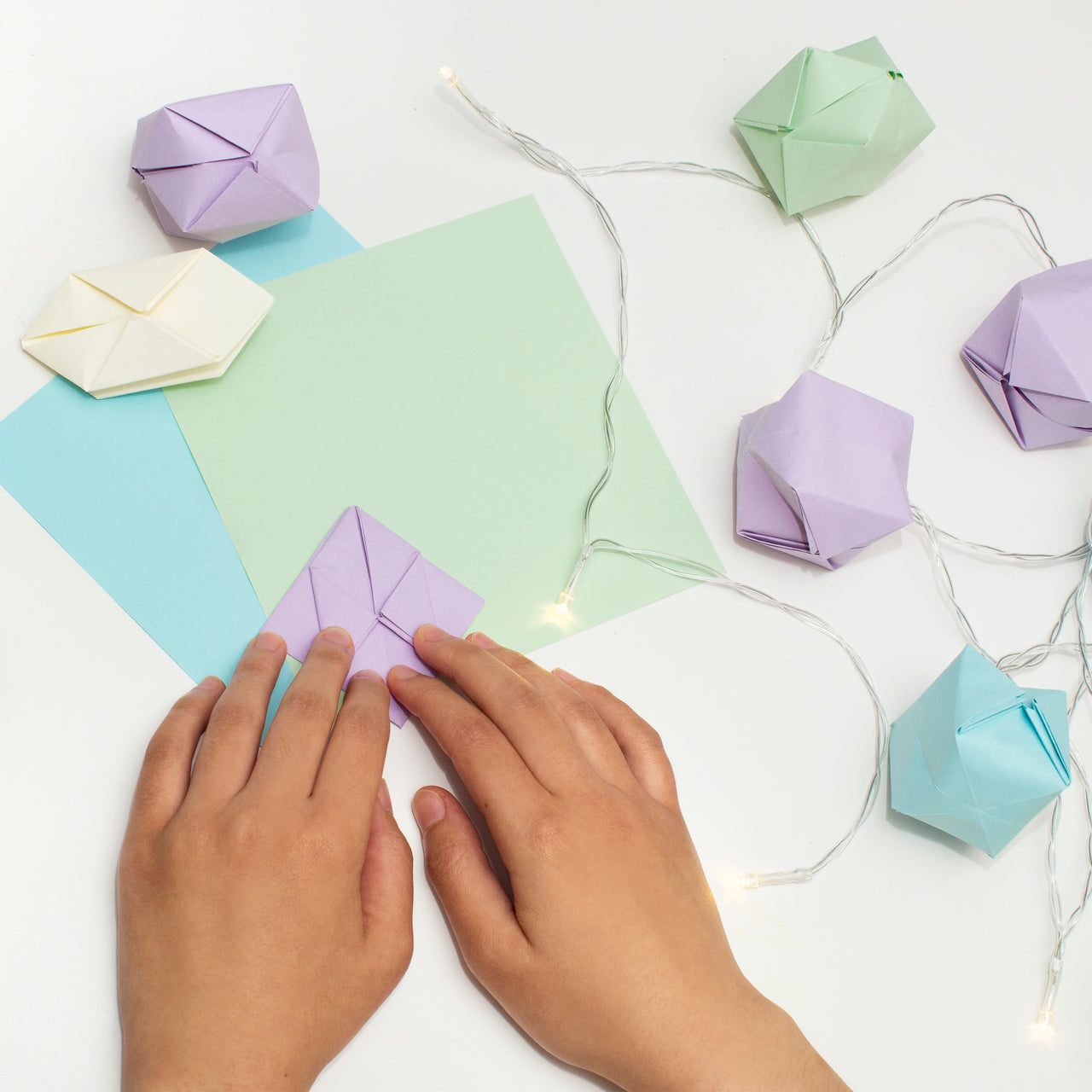 Crafter's Make Your Own Origami String Lights – Kikkerland B.V